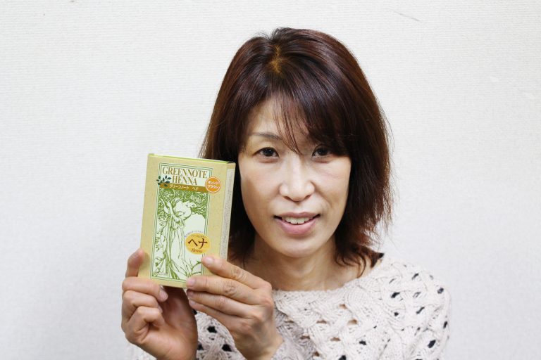 ヘアカラーをやめてヘナ100で染めたら、驚きの効果が！？ みんなのヘナ